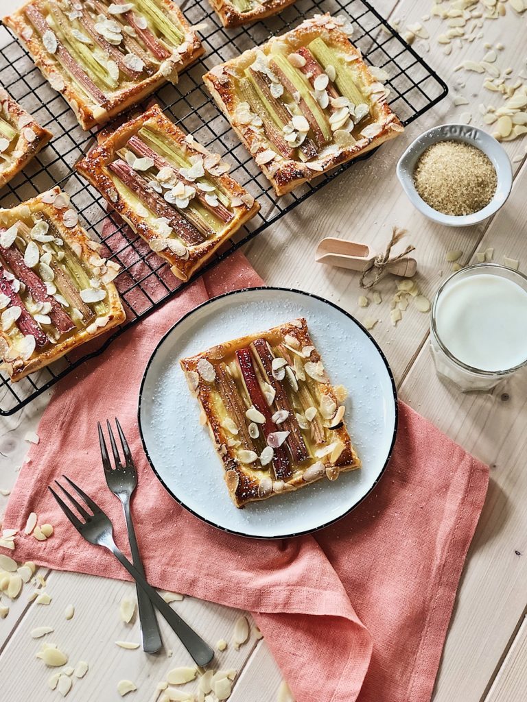 Vanille-Blätterteig-Teilchen mit Rhabarber - Fashion Kitchen