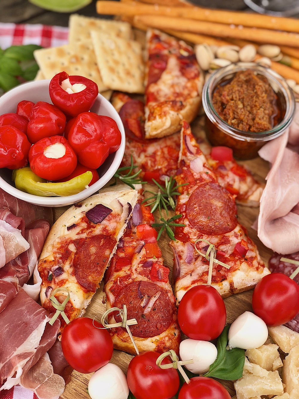 Italian Charcuterie Board - italienische Antipasti-Platte - Fashion Kitchen